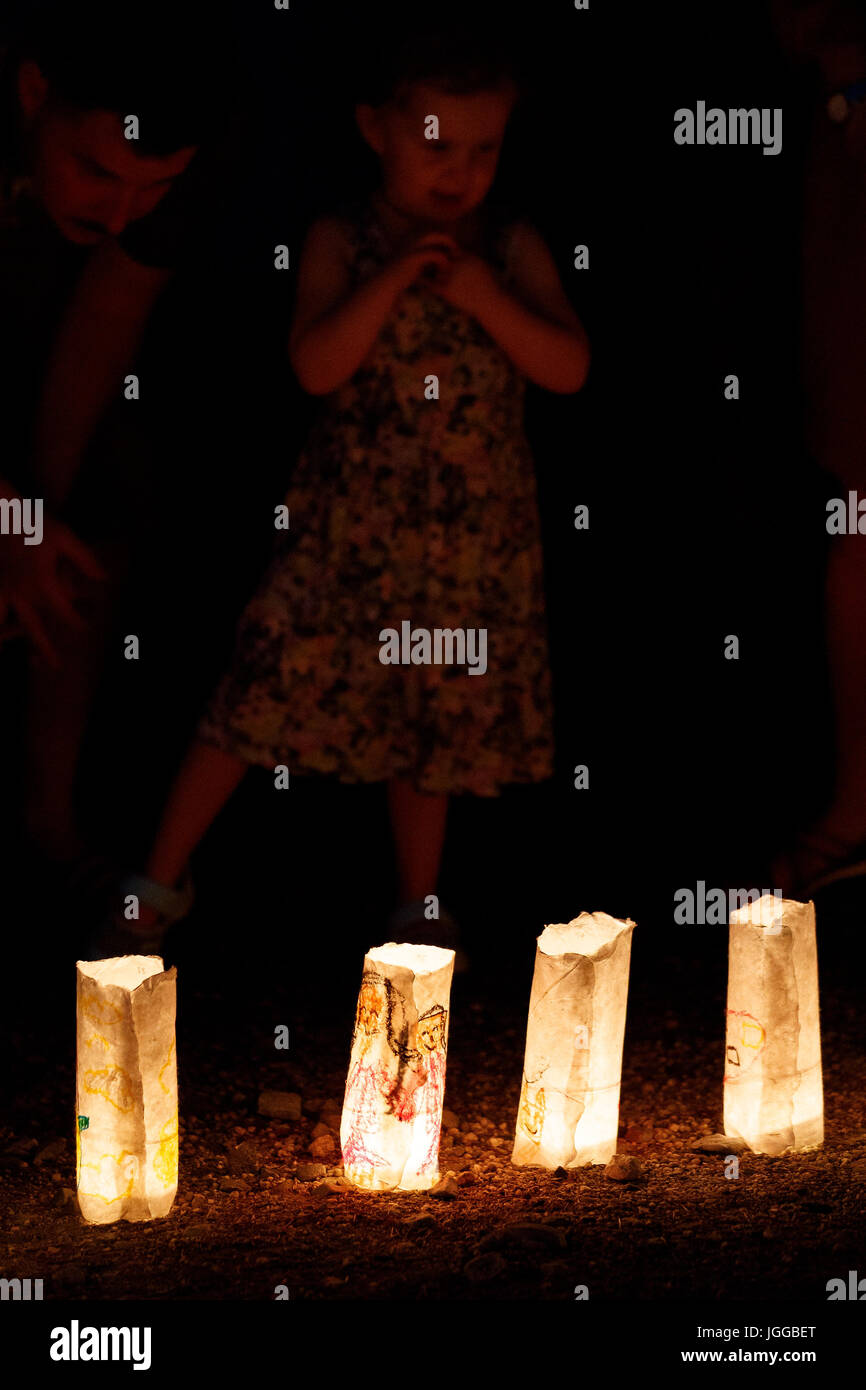 Tokyo, Japan. 7th Jul, 2017. A girl looks at the lanterns on display ...