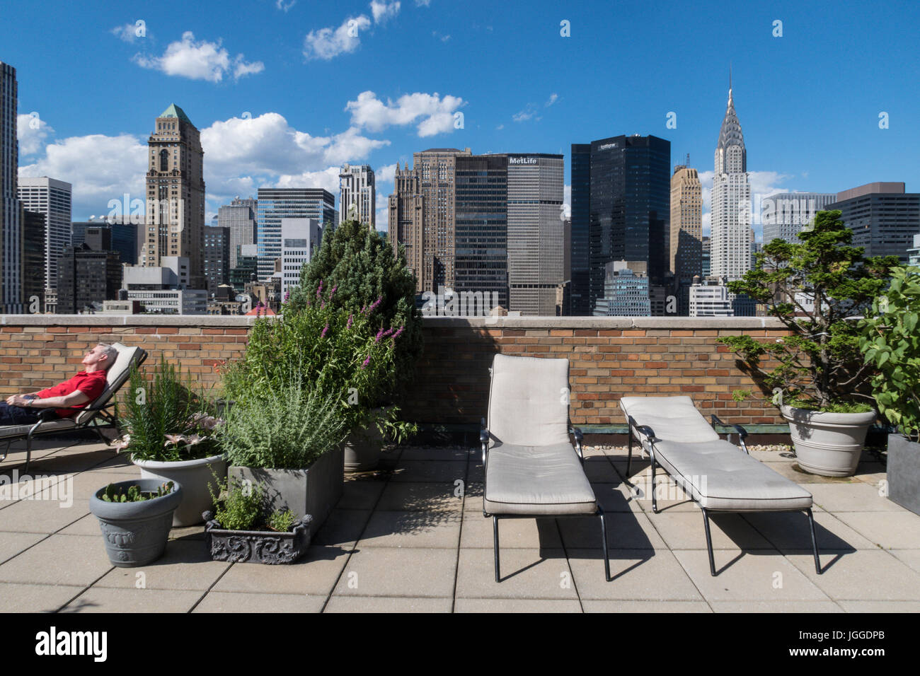 High rise roof hi-res stock photography and images - Alamy