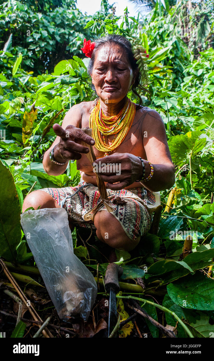 MENTAWAI PEOPLE, WEST SUMATRA, SIBERUT ISLAND, INDONESIA – 03 OKTOBER ...