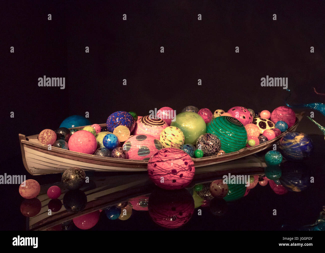 Dale chihuly glass boat hi-res stock photography and images - Alamy