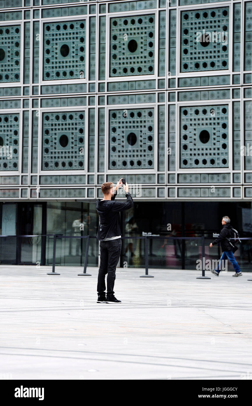 Institut du monde Arabe, 1 Rue des Fossés Saint-Bernard, 75005 Paris ...