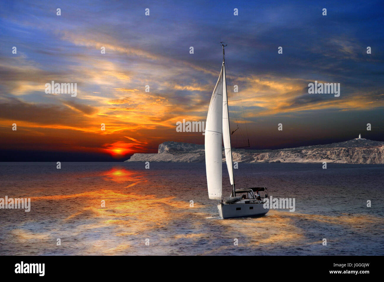 Sunset sailing hi-res stock photography and images - Alamy