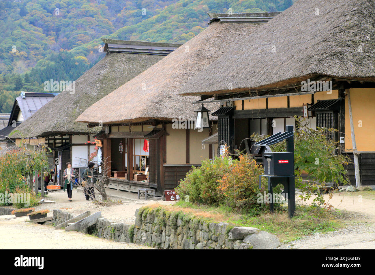 Traditional houses thatched roofs hi-res stock photography and images ...