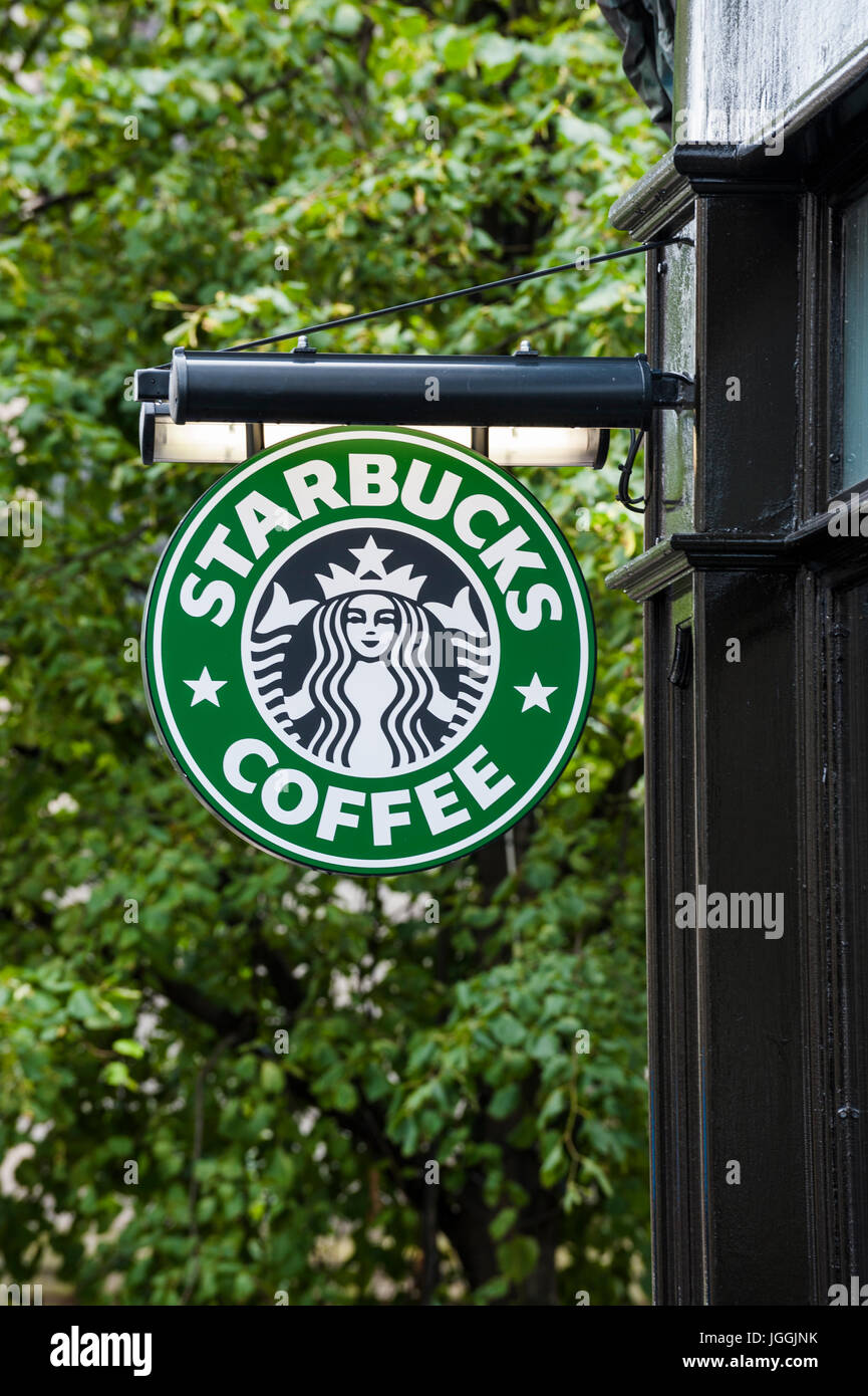 Outside a starbucks coffee shop hi-res stock photography and images - Alamy