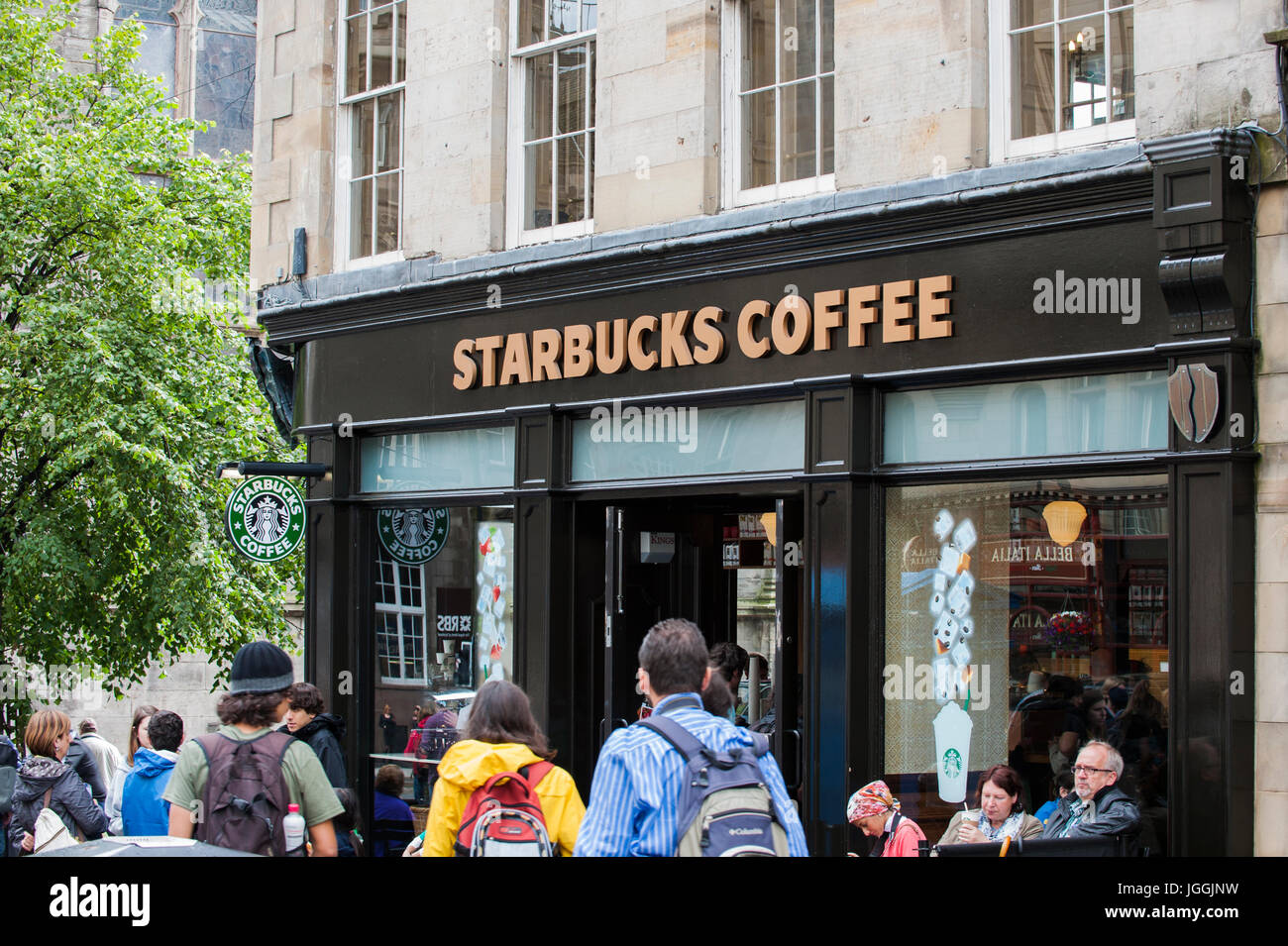 Outside a starbucks coffee shop hi-res stock photography and images - Alamy