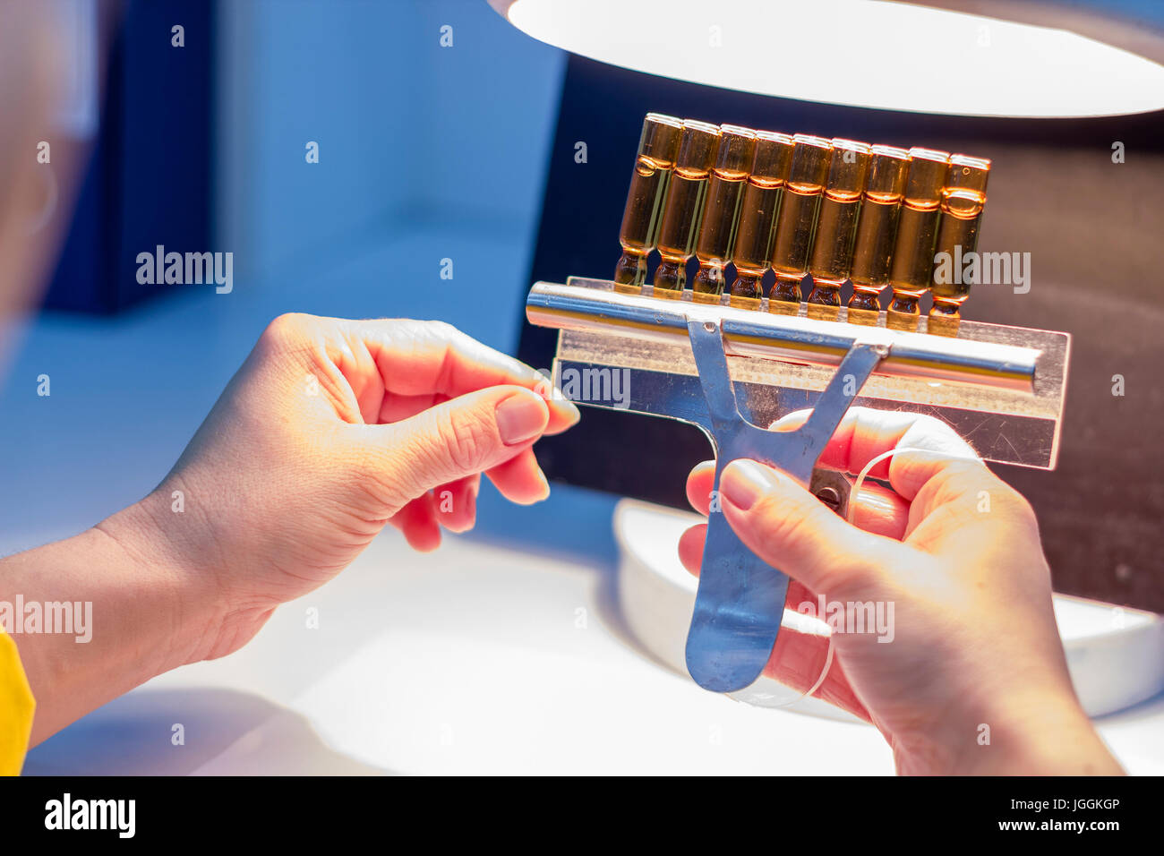 Laboratory techinician hi-res stock photography and images - Alamy