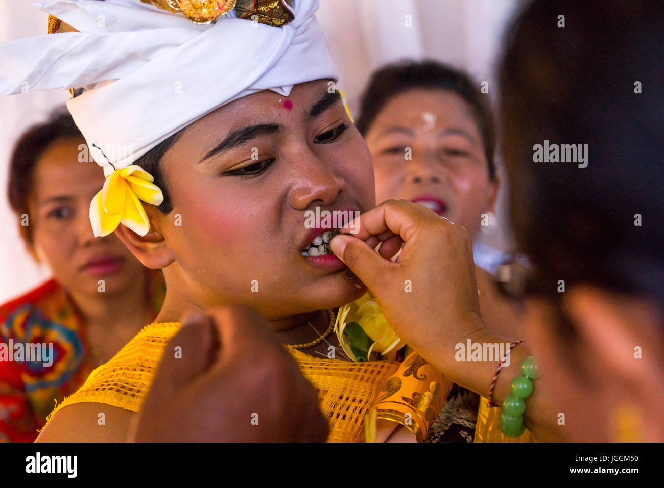 Filed teeth hi-res stock photography and images - Alamy