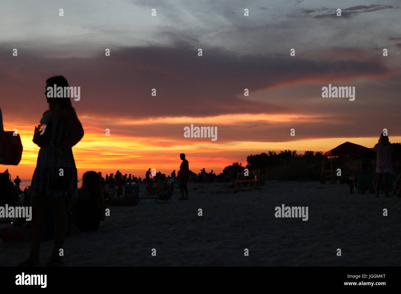 Sunset fireworks hi-res stock photography and images - Alamy