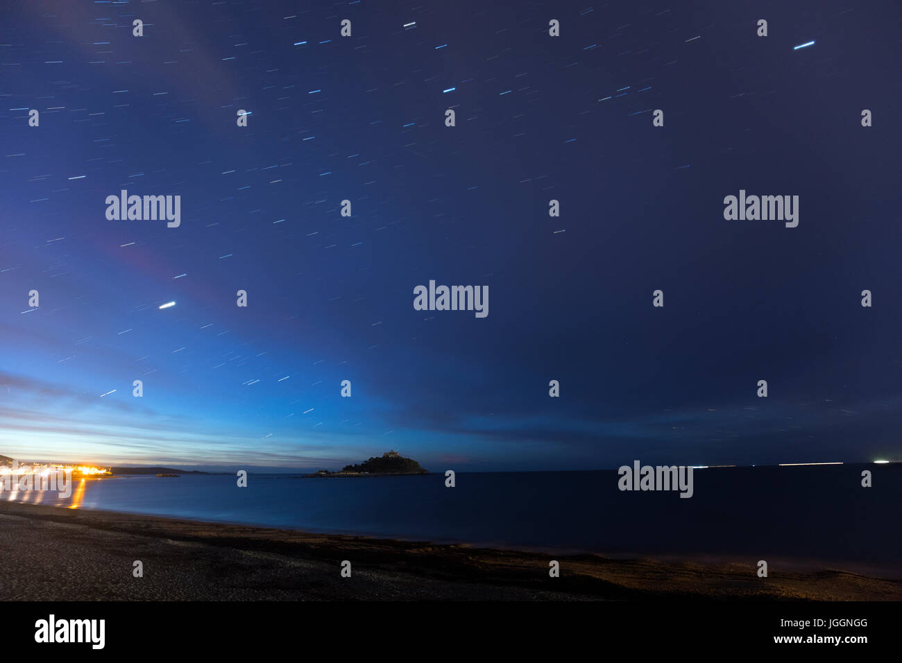 Night star trails hi-res stock photography and images - Alamy