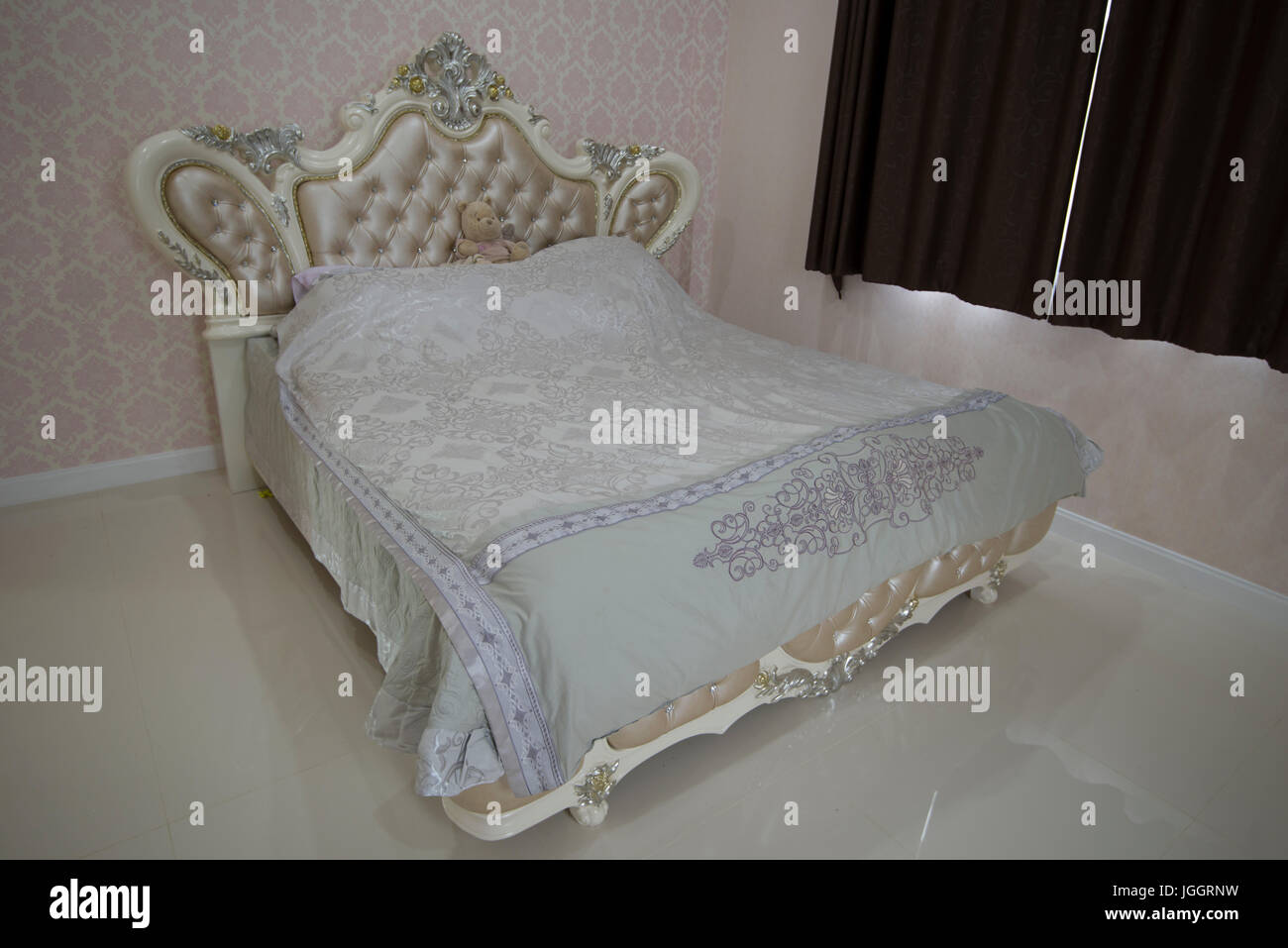 Bespoke house builder hi-res stock photography and images - Alamy