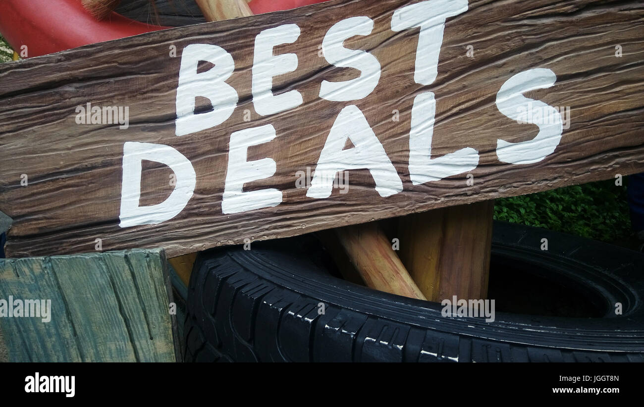 Best deal sign on wooden block in outdoor Stock Photo - Alamy