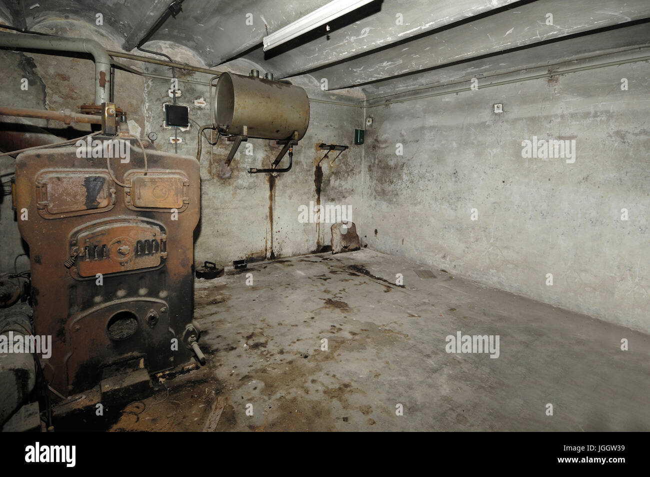 Log boiler hi-res stock photography and images - Alamy