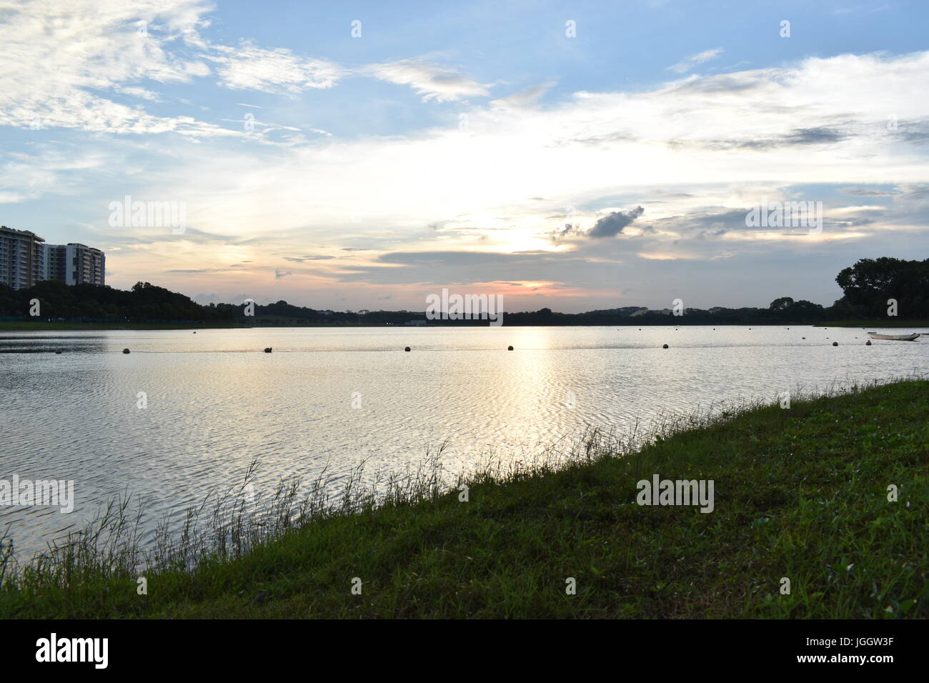 tinge of red sun at the reservoir Stock Photo - Alamy