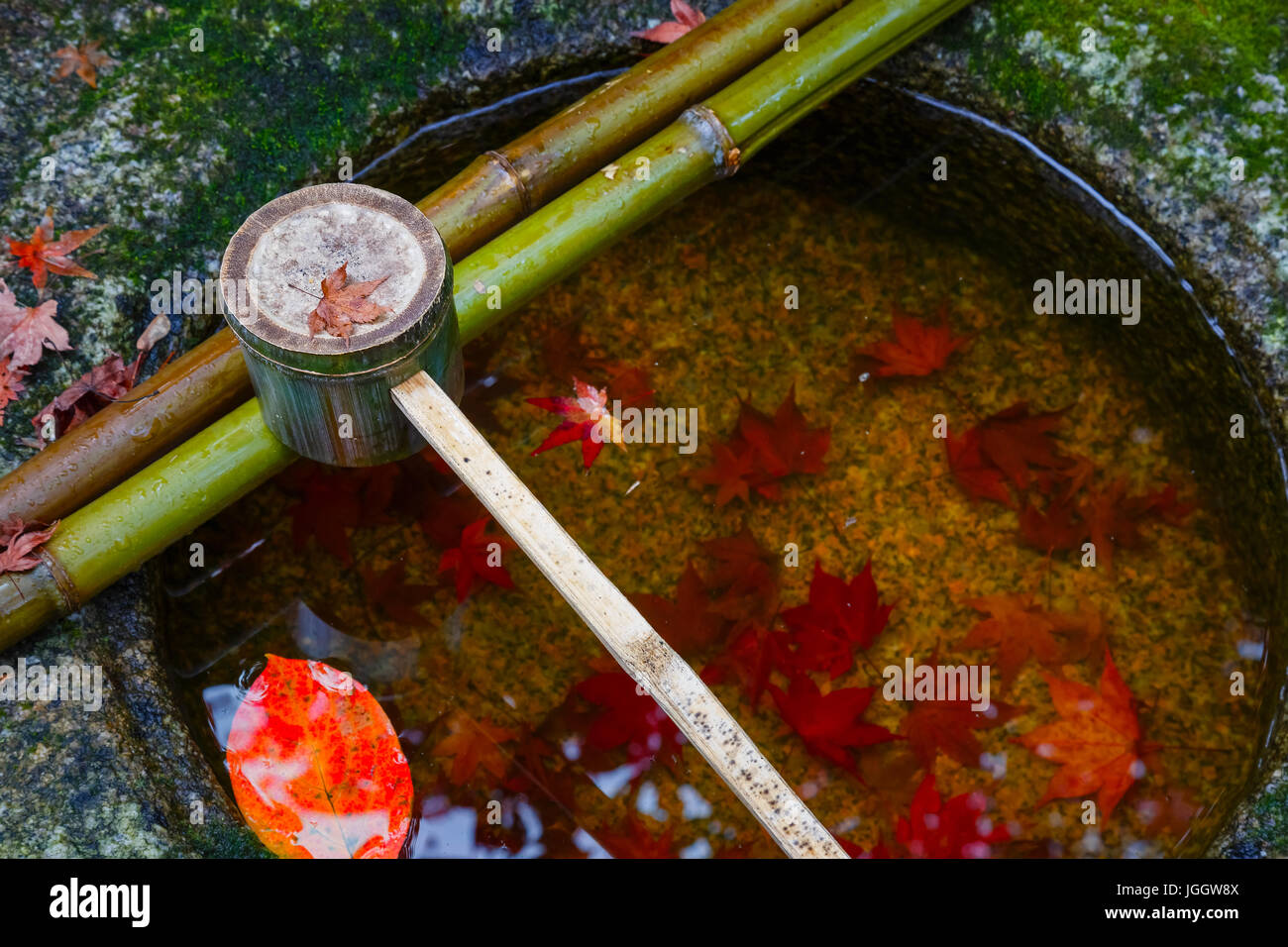 Water dipper on a stone basin at Koto-in Temple in Kyoto, Japan Stock ...