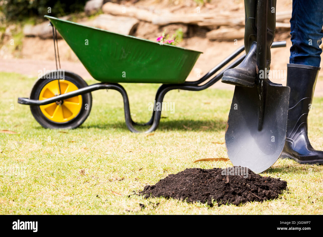Human wheelbarrow hi-res stock photography and images - Alamy