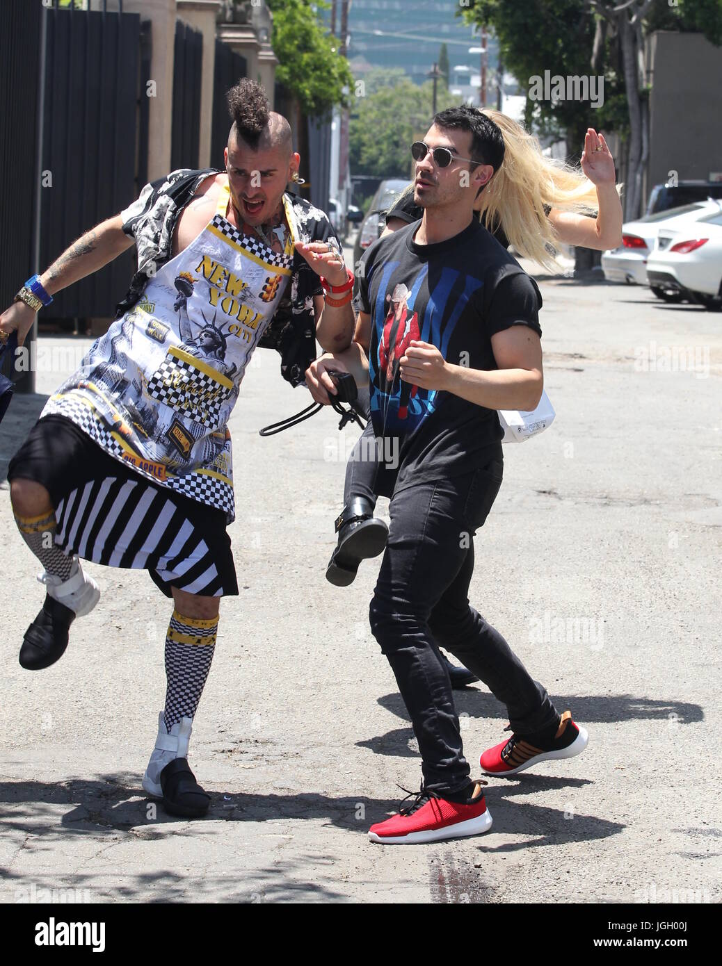 Sophie Turner and Joe Jonas spotted having Lunch at Alfred's Cafe in ...