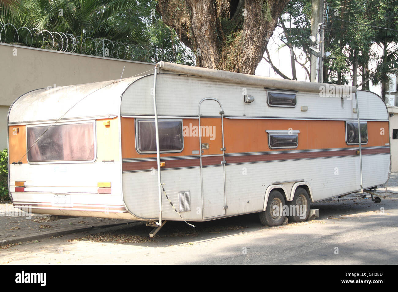 Yellow mobile home detail hi-res stock photography and images - Alamy