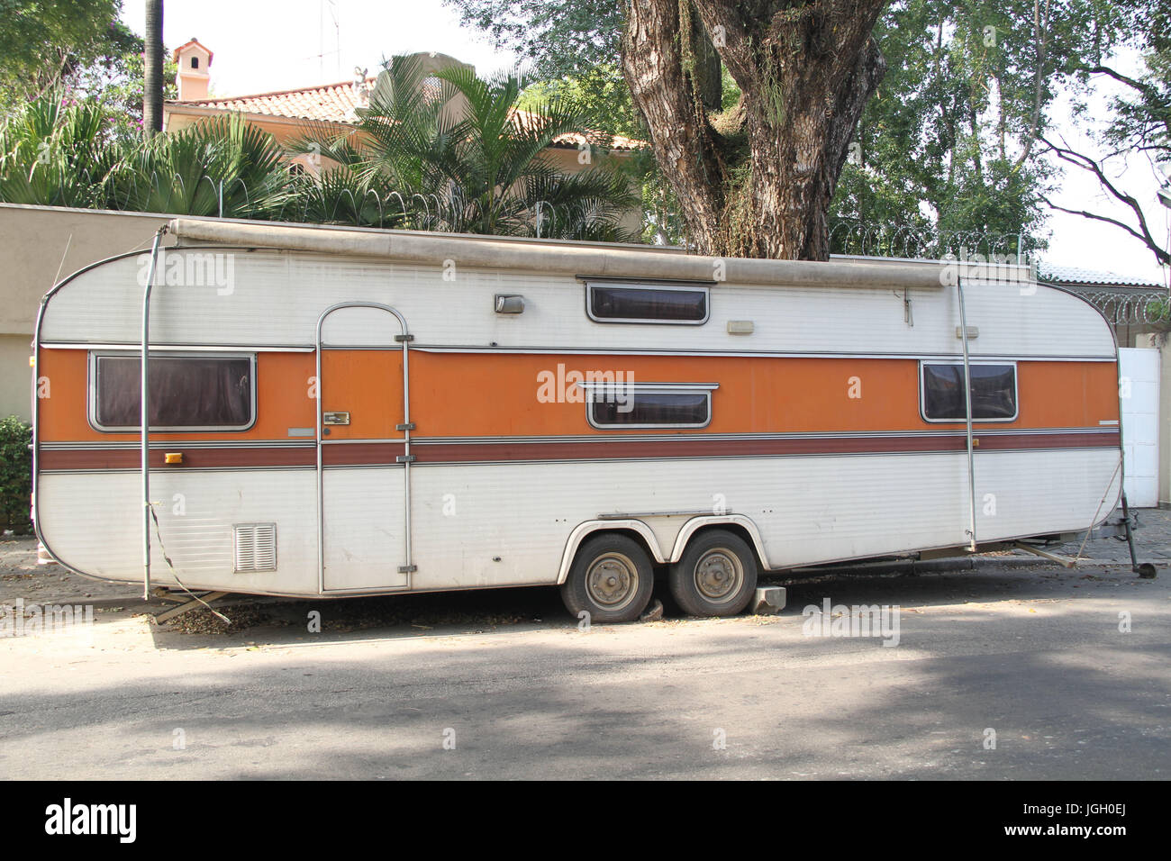 Yellow mobile home detail hi-res stock photography and images - Alamy