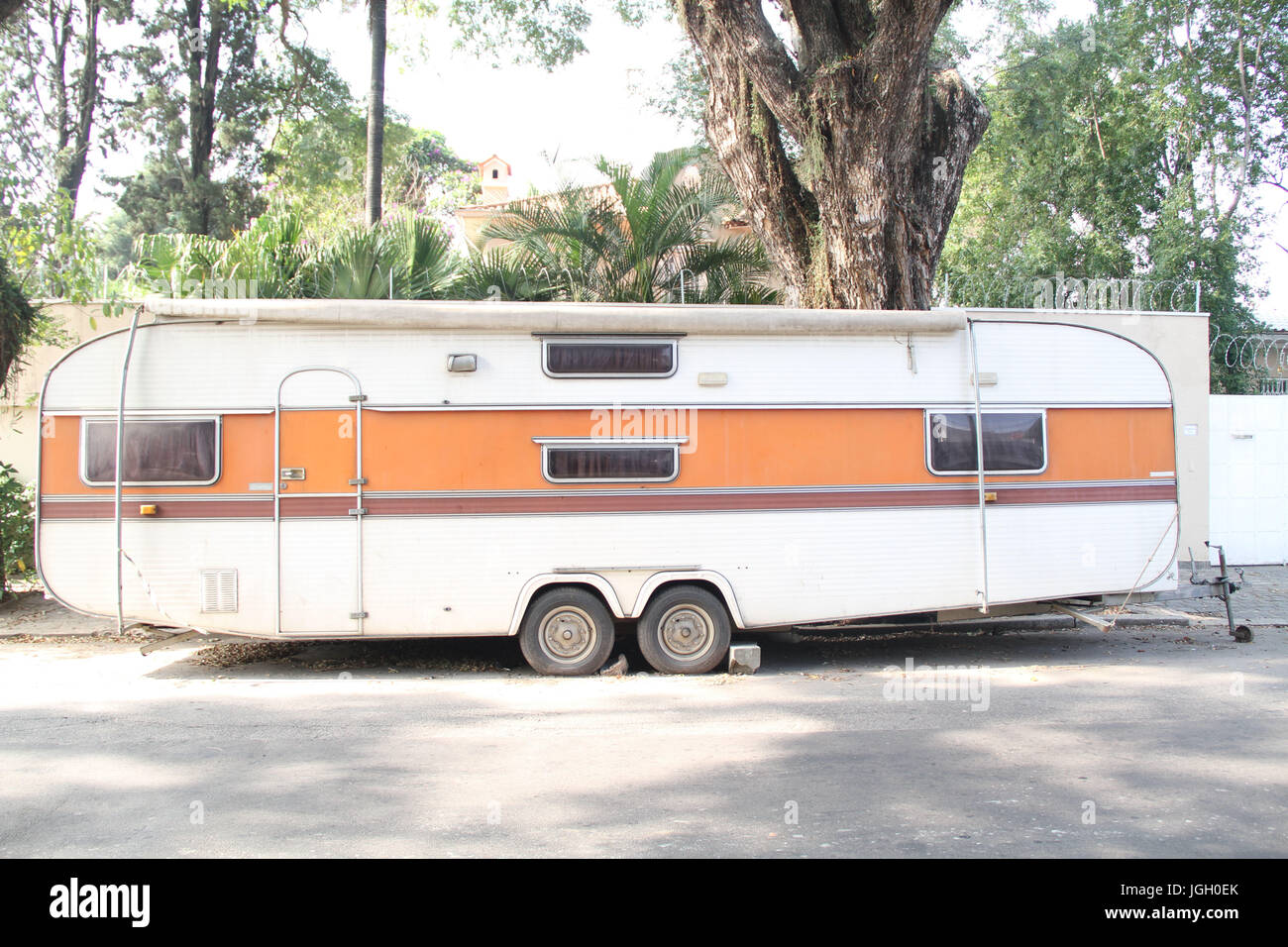 Yellow mobile home detail hi-res stock photography and images - Alamy