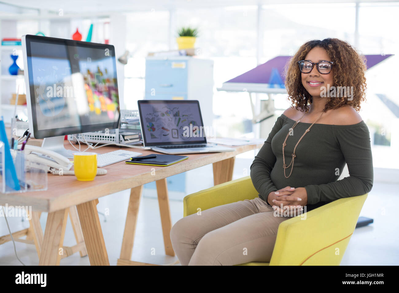 Female graphic designer working desk hi-res stock photography and ...