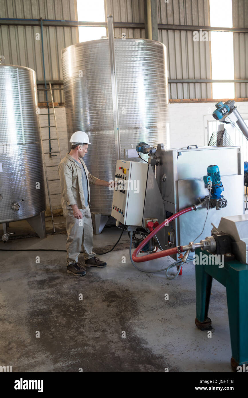 Oil oil pressing machine hi-res stock photography and images - Alamy
