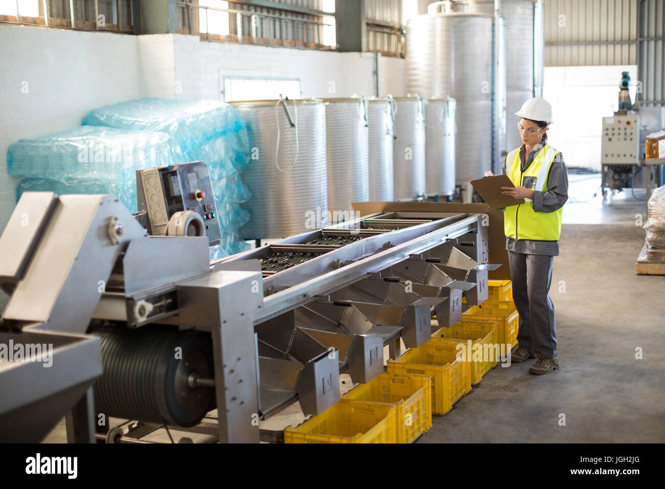 Technician writing hi-res stock photography and images - Alamy