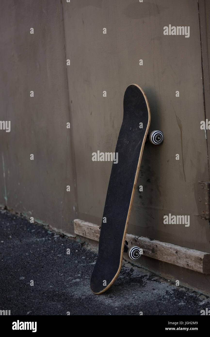 Longboard skating by wall Stock Photo - Alamy