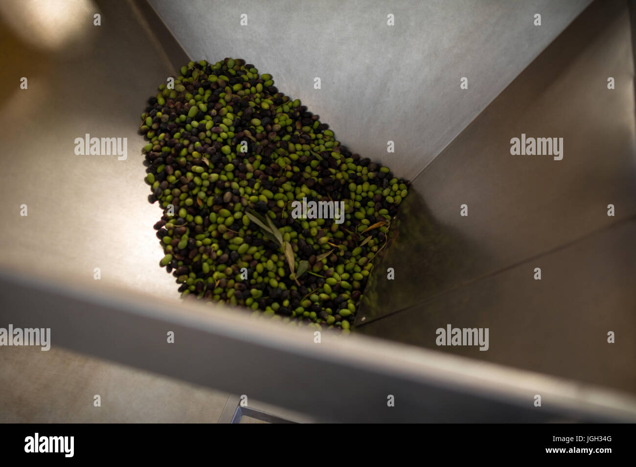 Olive oil machine hi-res stock photography and images - Alamy