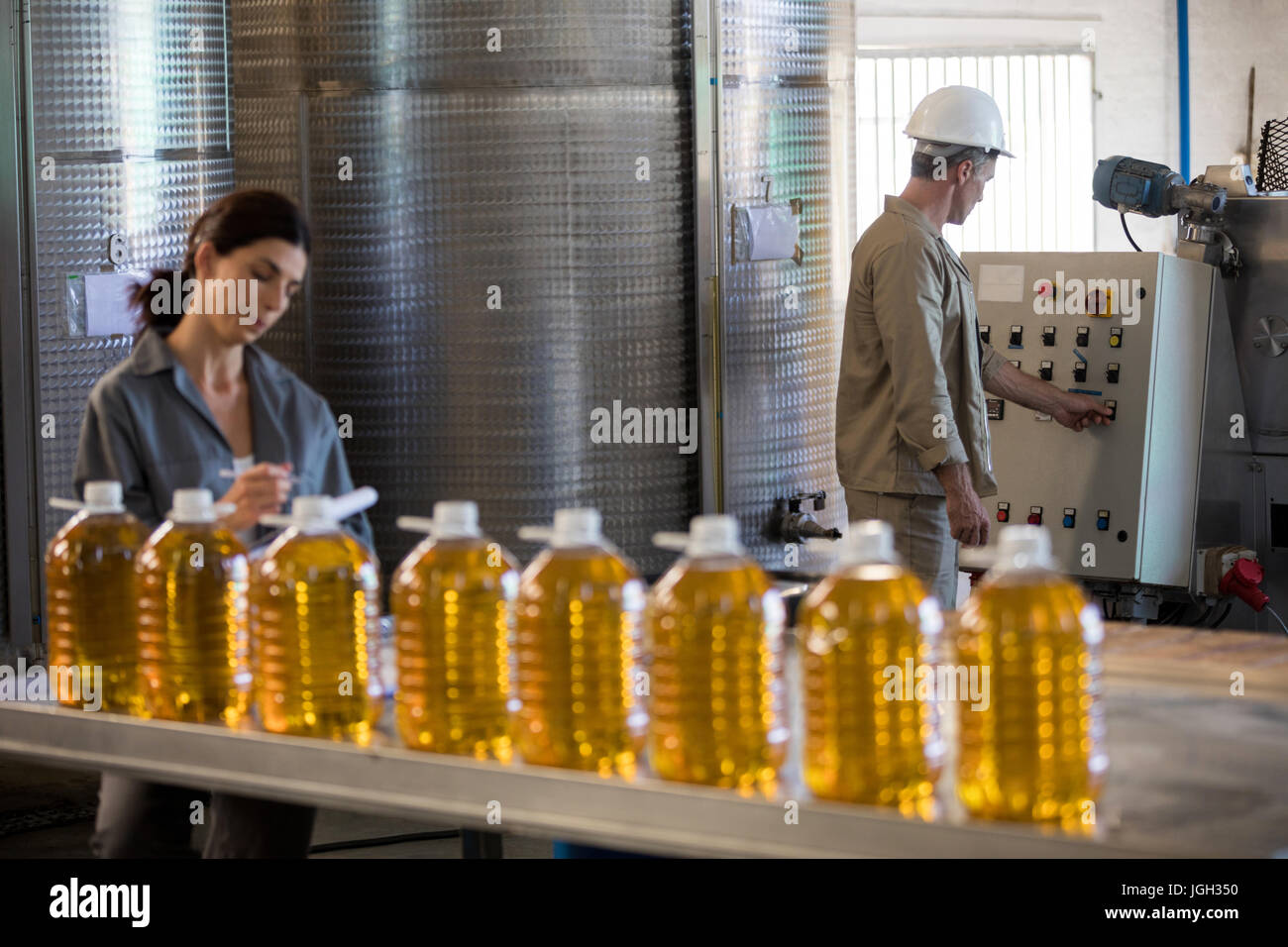 Operating maintaining hi-res stock photography and images - Alamy