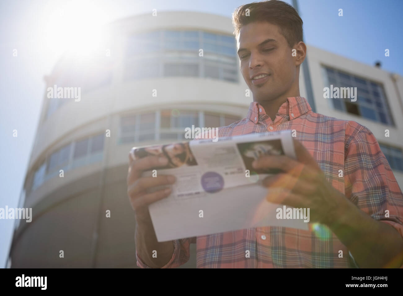 Man reading paper hi-res stock photography and images - Alamy