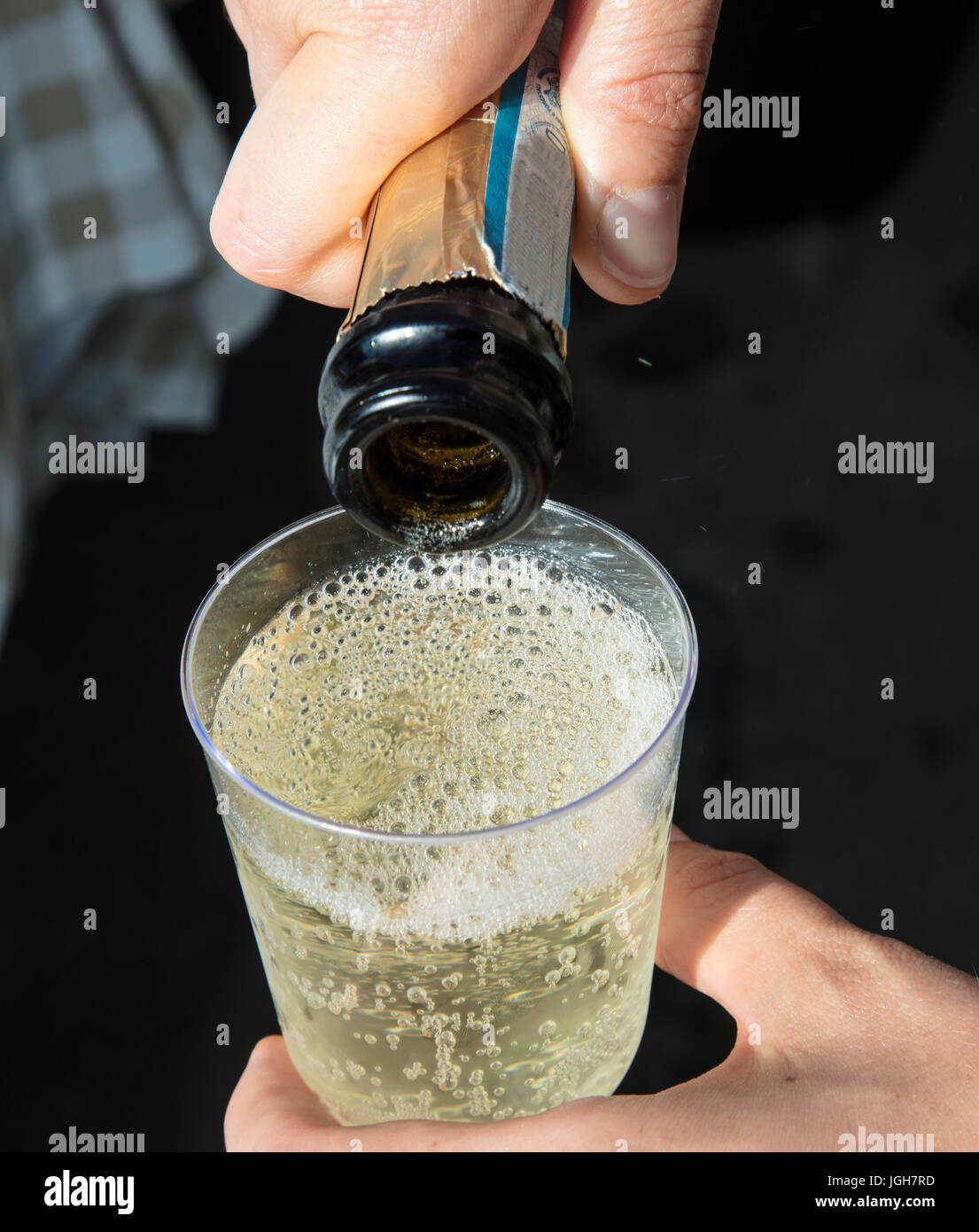Poring a drink hi-res stock photography and images - Alamy