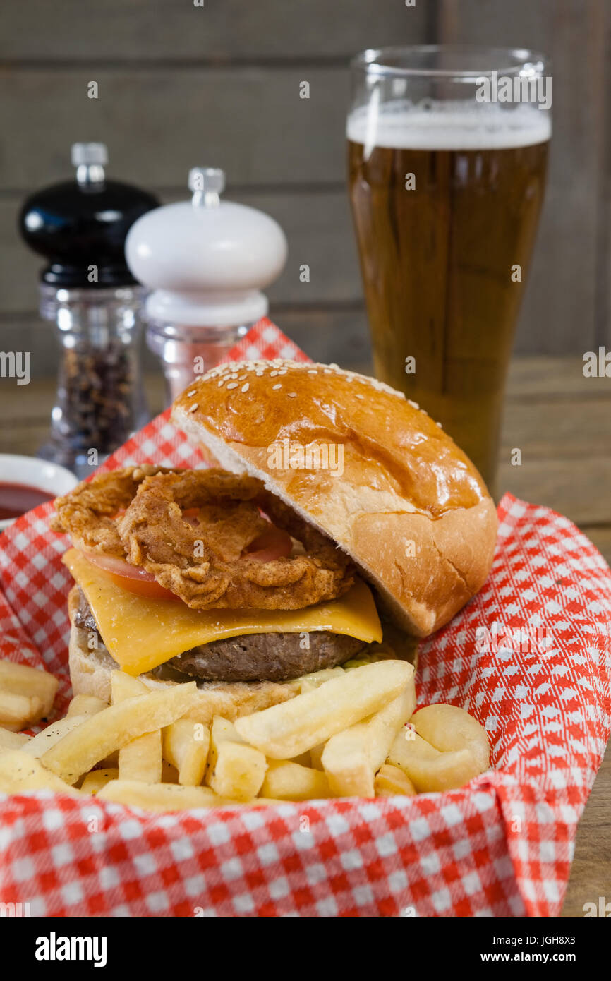 Burger basket hi-res stock photography and images - Alamy