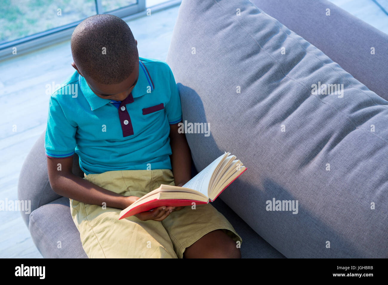 Black and white boy reading on sofa hi-res stock photography and images ...