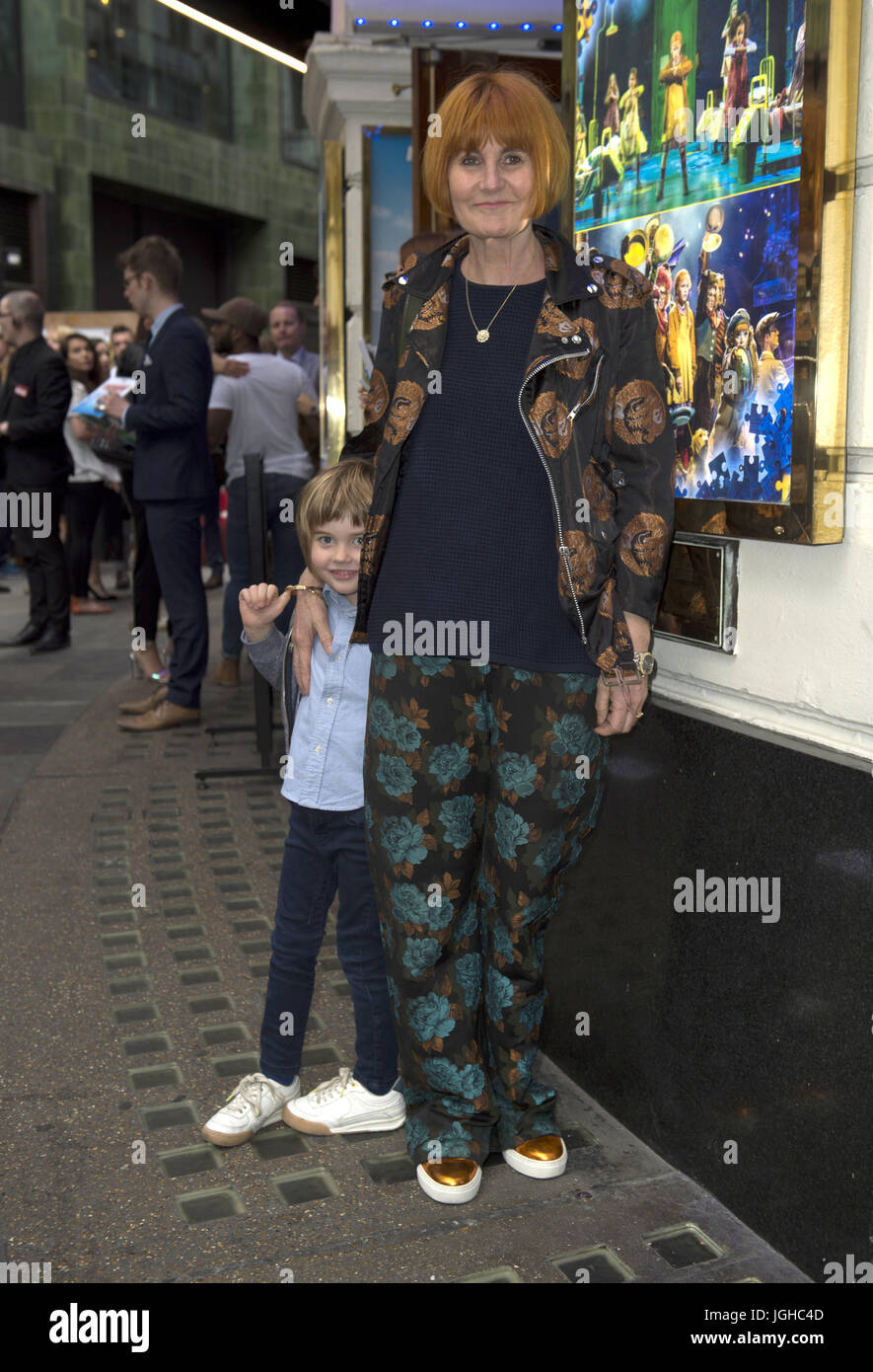 Annie piccadilly theatre hi-res stock photography and images - Alamy