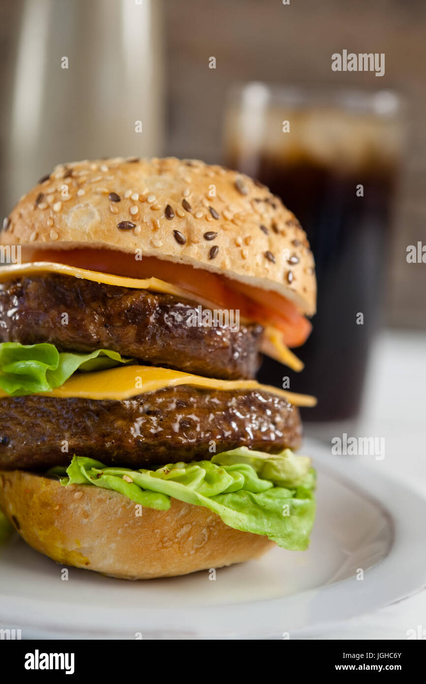 Hamburger plate hi-res stock photography and images - Alamy