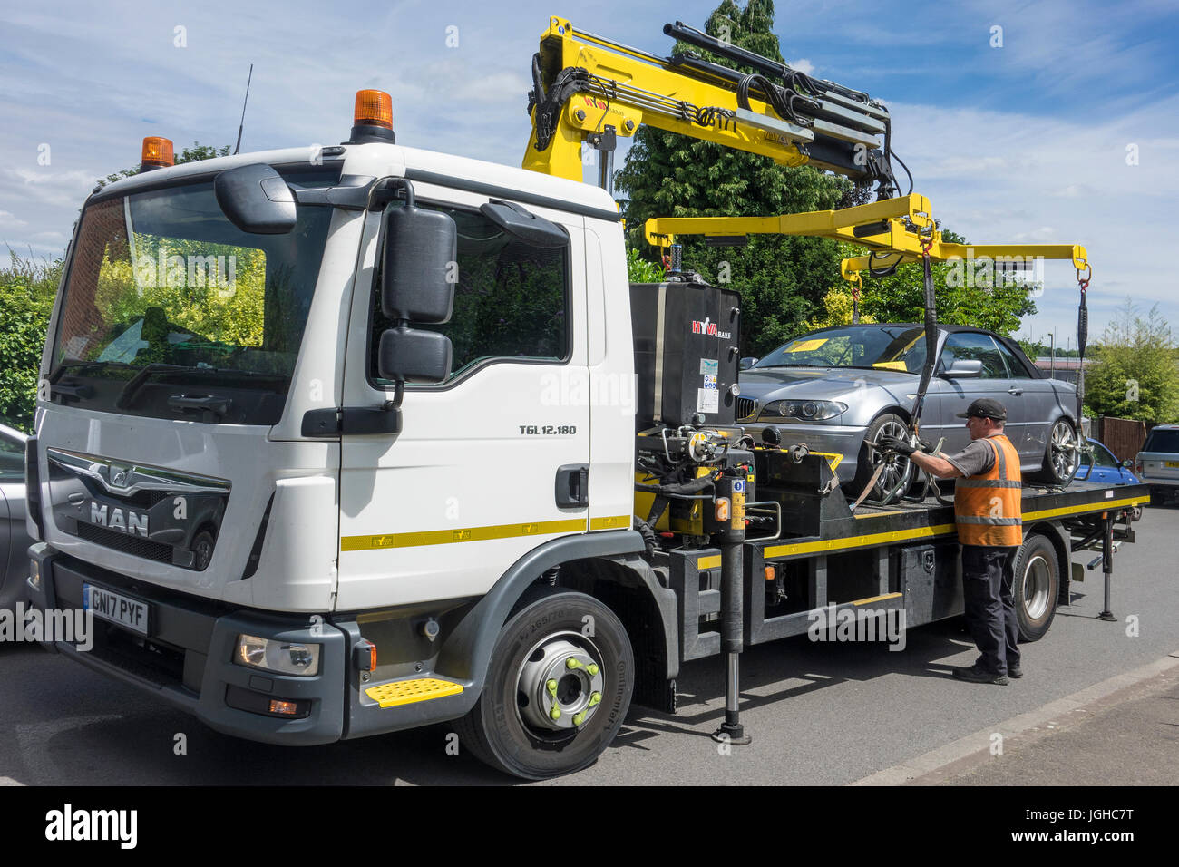 Car tow england hi-res stock photography and images - Alamy