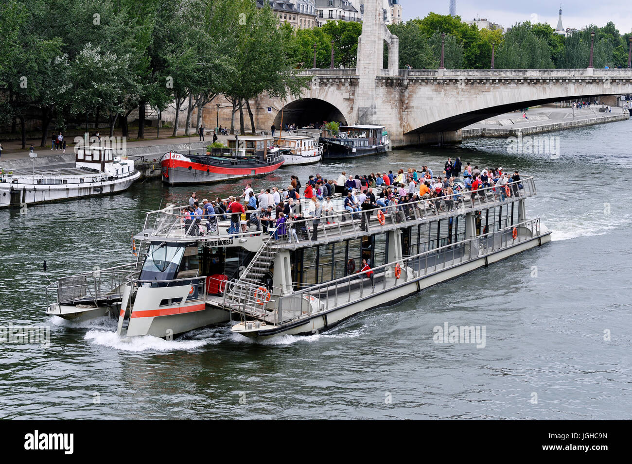 Quais de la seine hi-res stock photography and images - Alamy