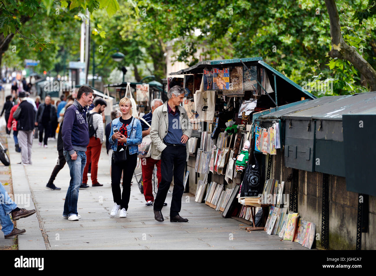 Bouquins of paris hi-res stock photography and images - Alamy