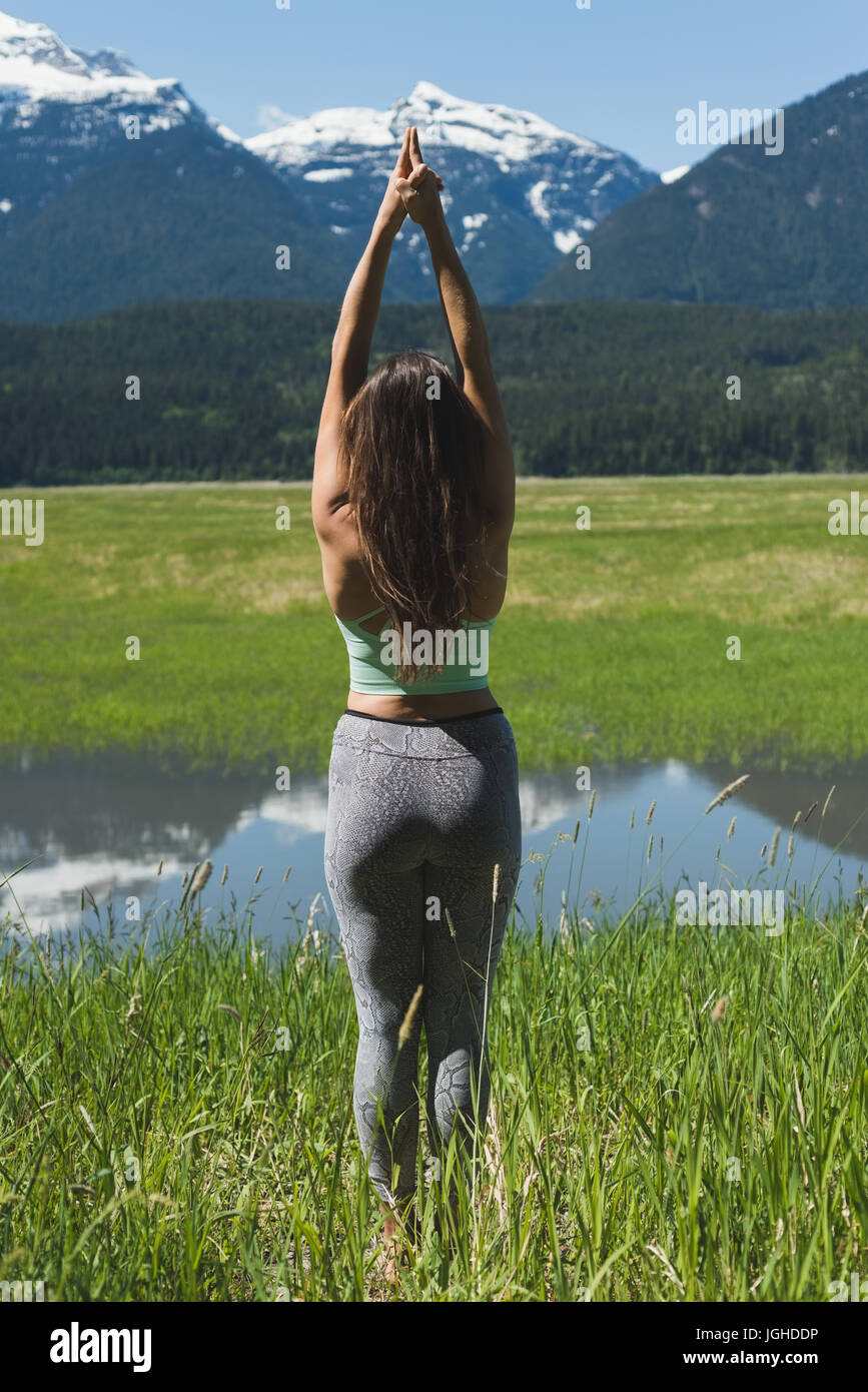 Green grass stretching hi-res stock photography and images - Alamy