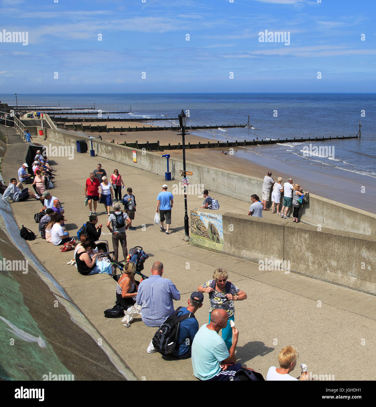 Groynes on the beach sheringham hi-res stock photography and images - Alamy