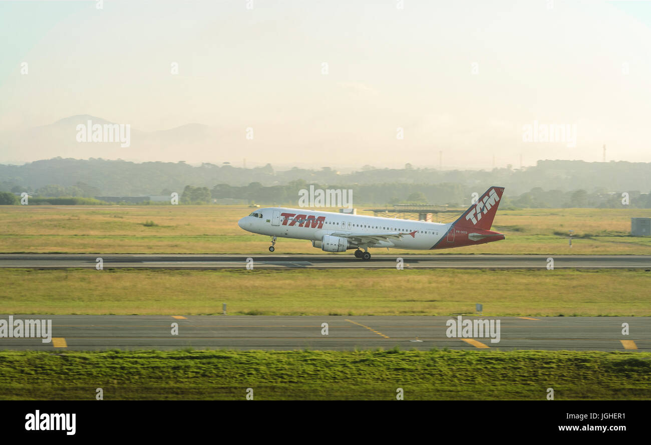 Tam airlines hi-res stock photography and images - Alamy