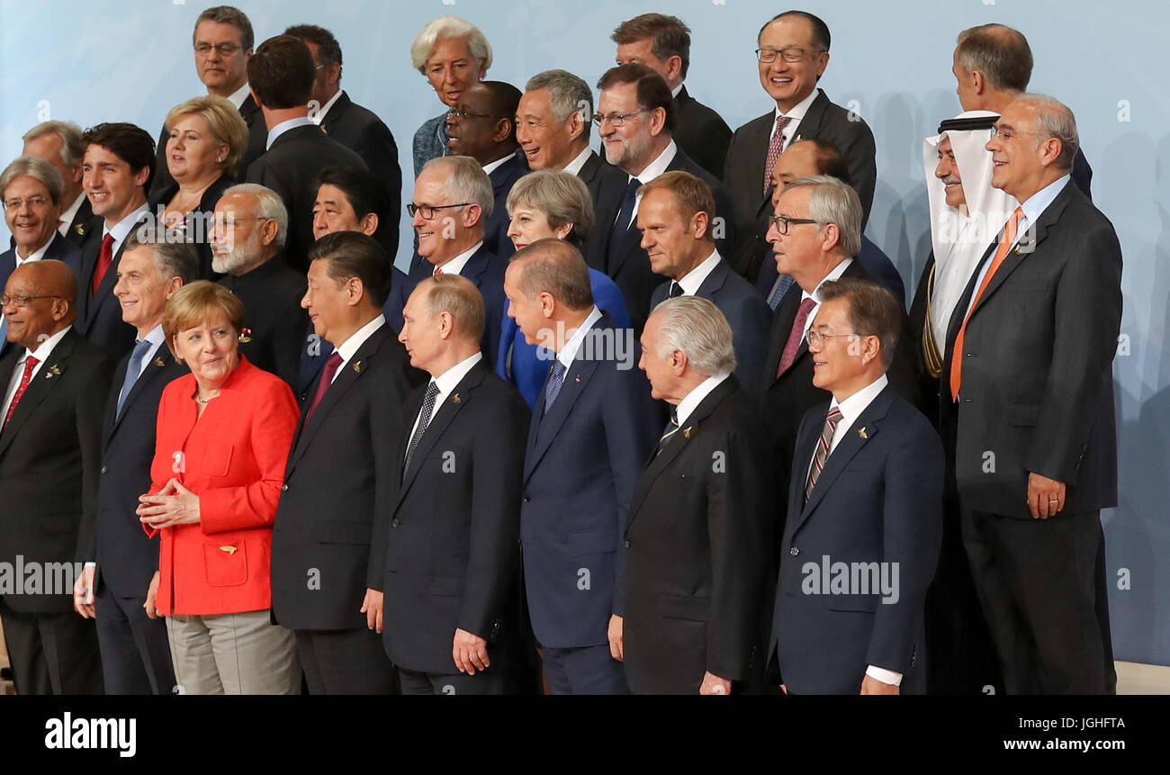 World leaders pose family photo hi-res stock photography and images - Alamy