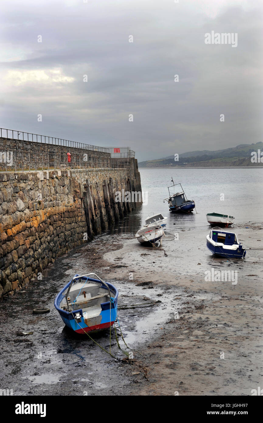 pier and grounded boats at trefor beach gwynedd wales Stock Photo - Alamy