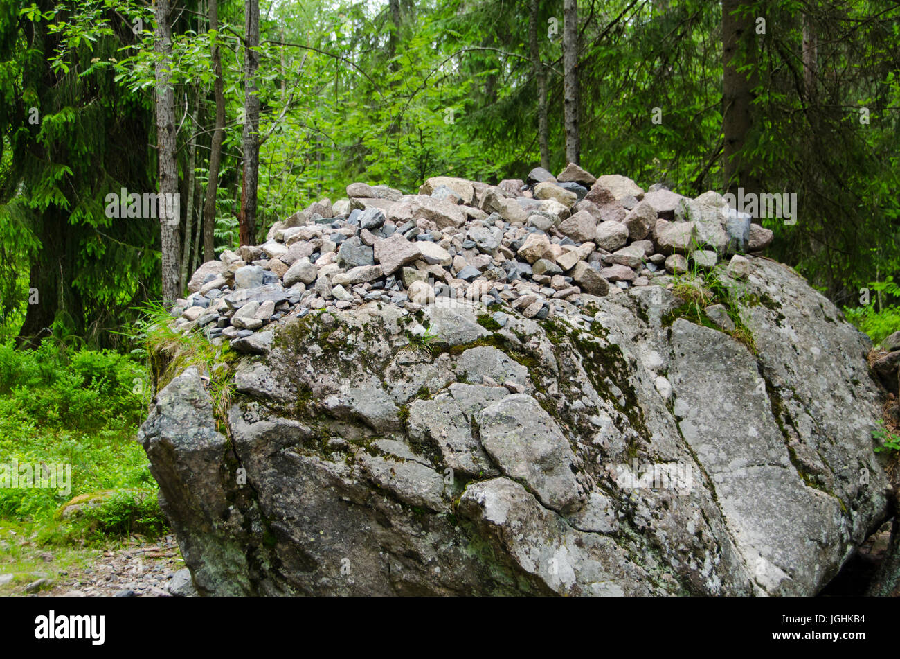 Pile of large rocks hi-res stock photography and images - Alamy