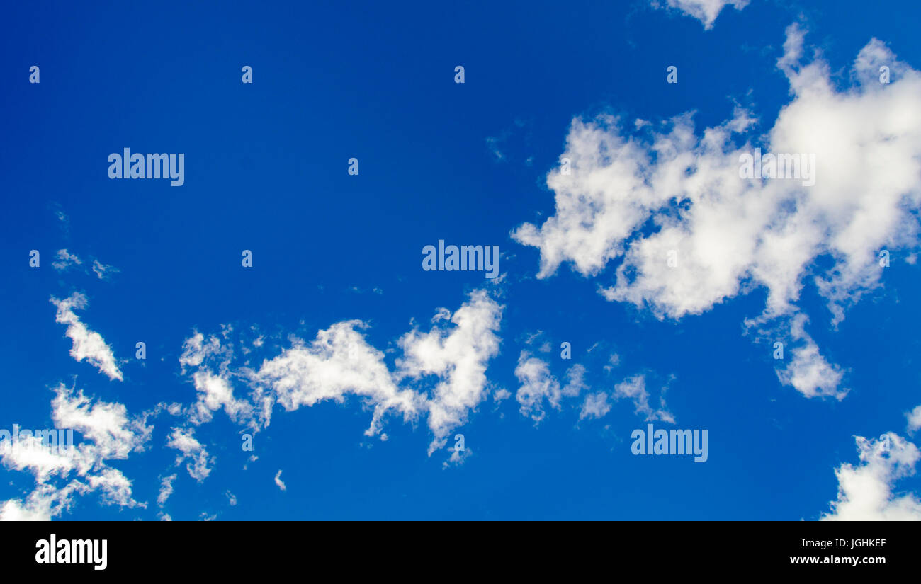 Deep blue summer sky hi-res stock photography and images - Alamy