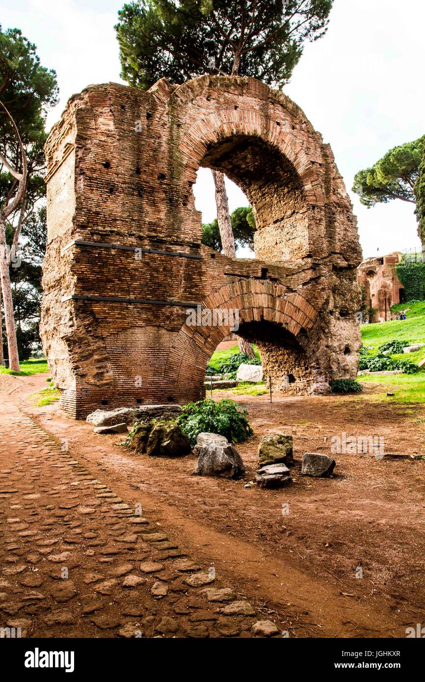 Acquedotto claudio hi-res stock photography and images - Alamy