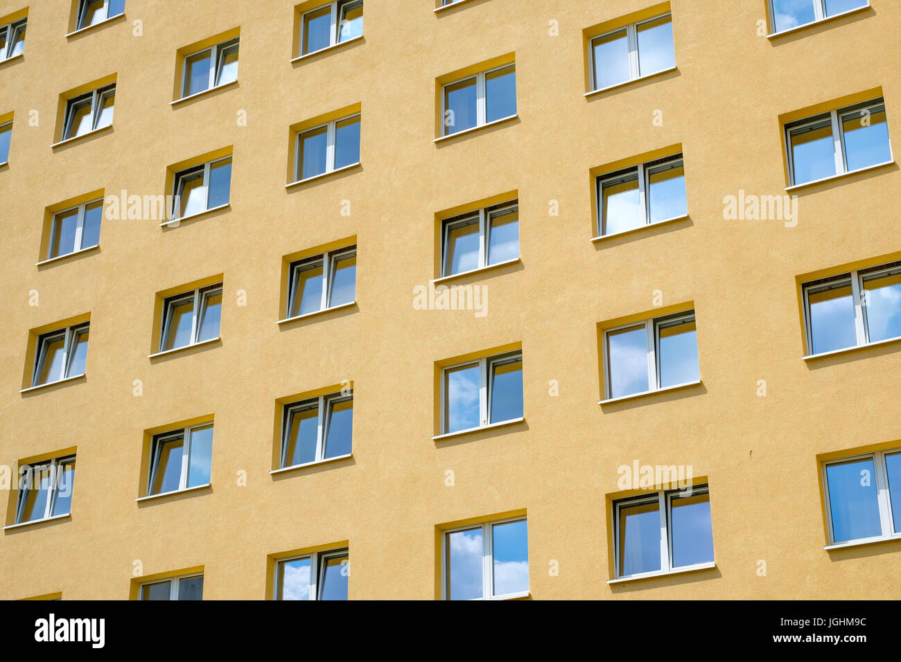 Yellow home facade hi-res stock photography and images - Alamy