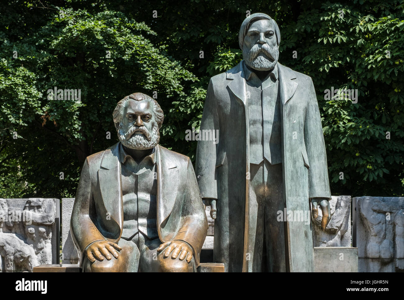 Marx engels sculpture hi-res stock photography and images - Alamy