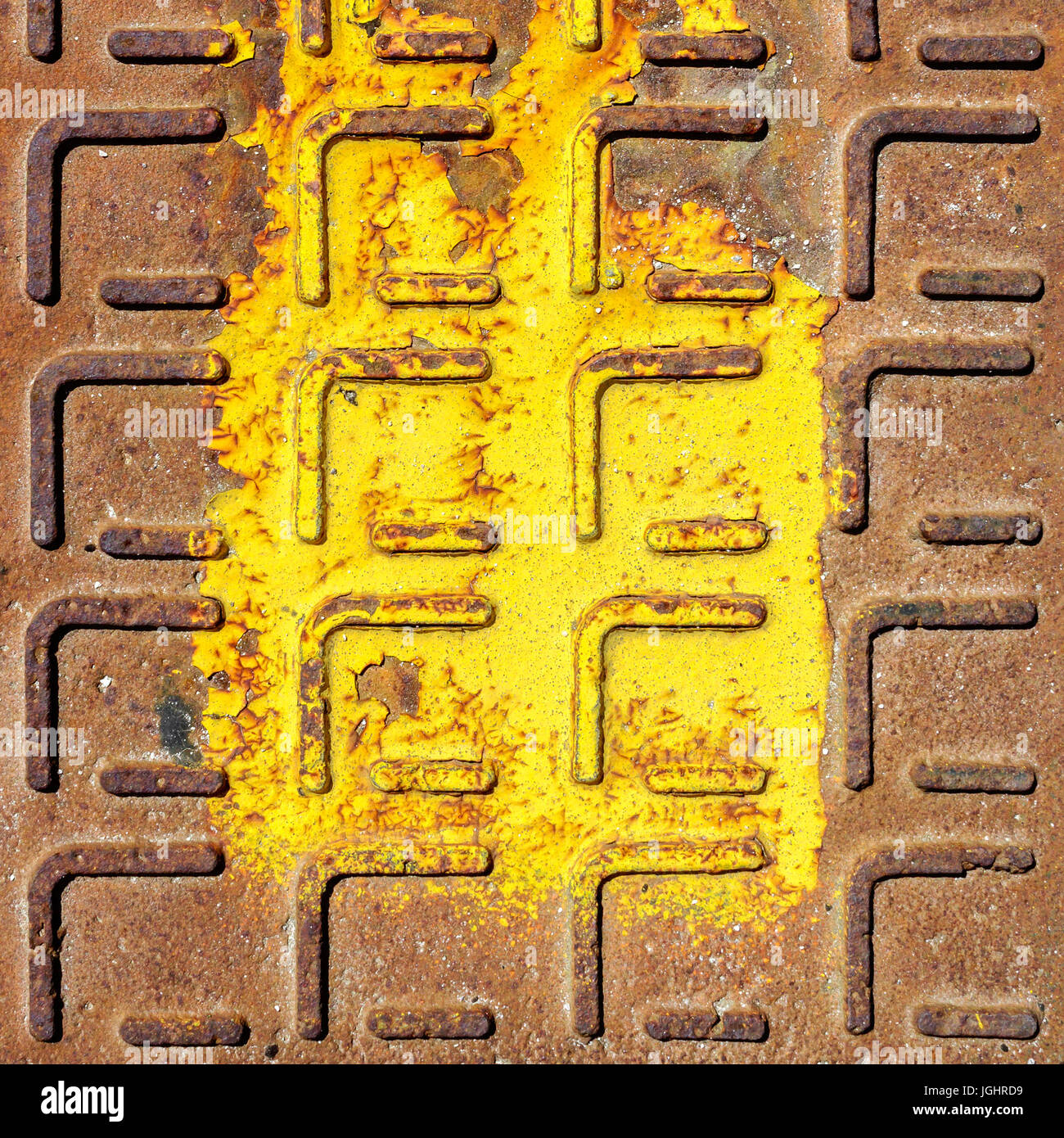 Yellow manhole cover hi-res stock photography and images - Alamy
