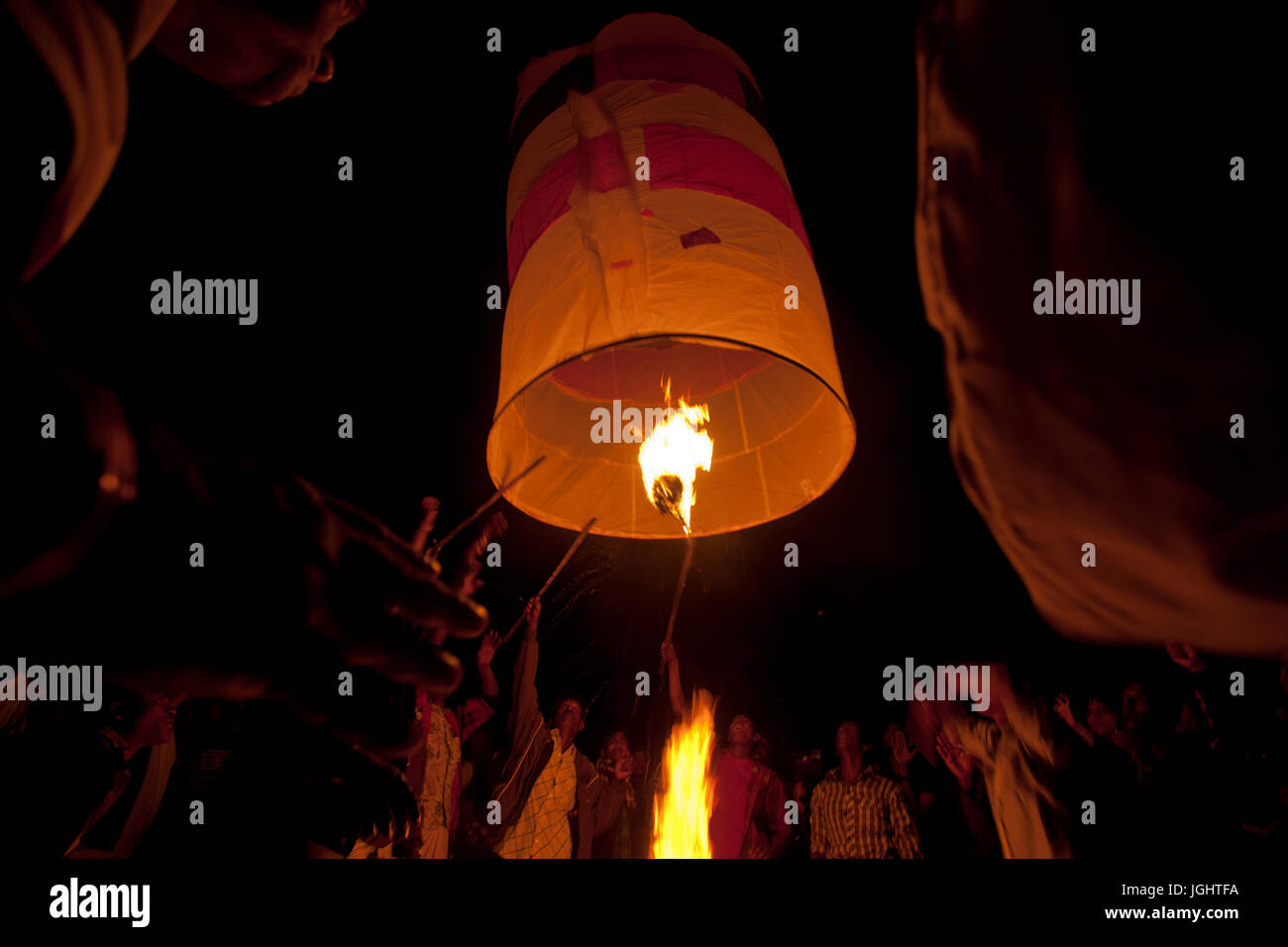 People from Hindu community flying Fanus (paper lantern) during Rash ...